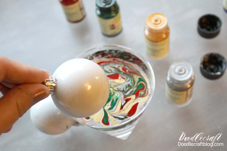 Diy: How To Marble Christmas Ornaments #Creativechristmas - making ...