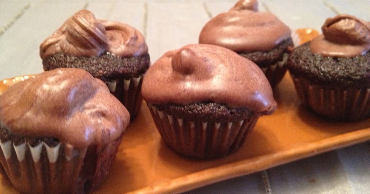 Linda C's Kitchen Table: Mini-Chocolate Cupcake Poppers