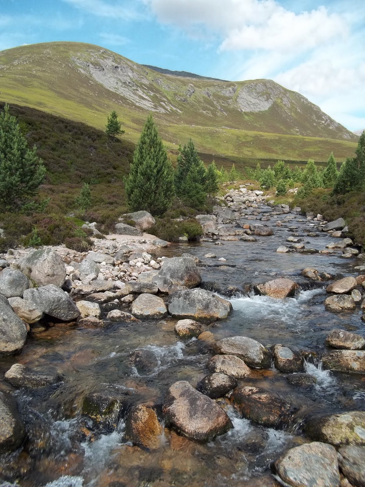 Cottages Scotland: Walking through the Lairig Ghru