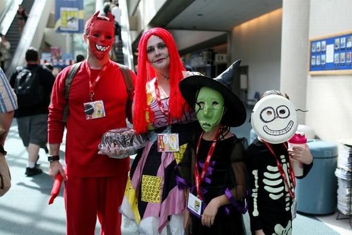 Innova: Cosplay Costumes Dress Up for Comic Con (36 Photos)