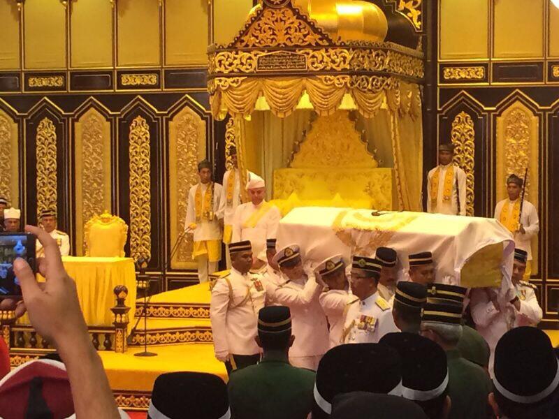 WARISAN RAJA & PERMAISURI MELAYU: Setahun Kemangkatan Sultan Azlan Shah.