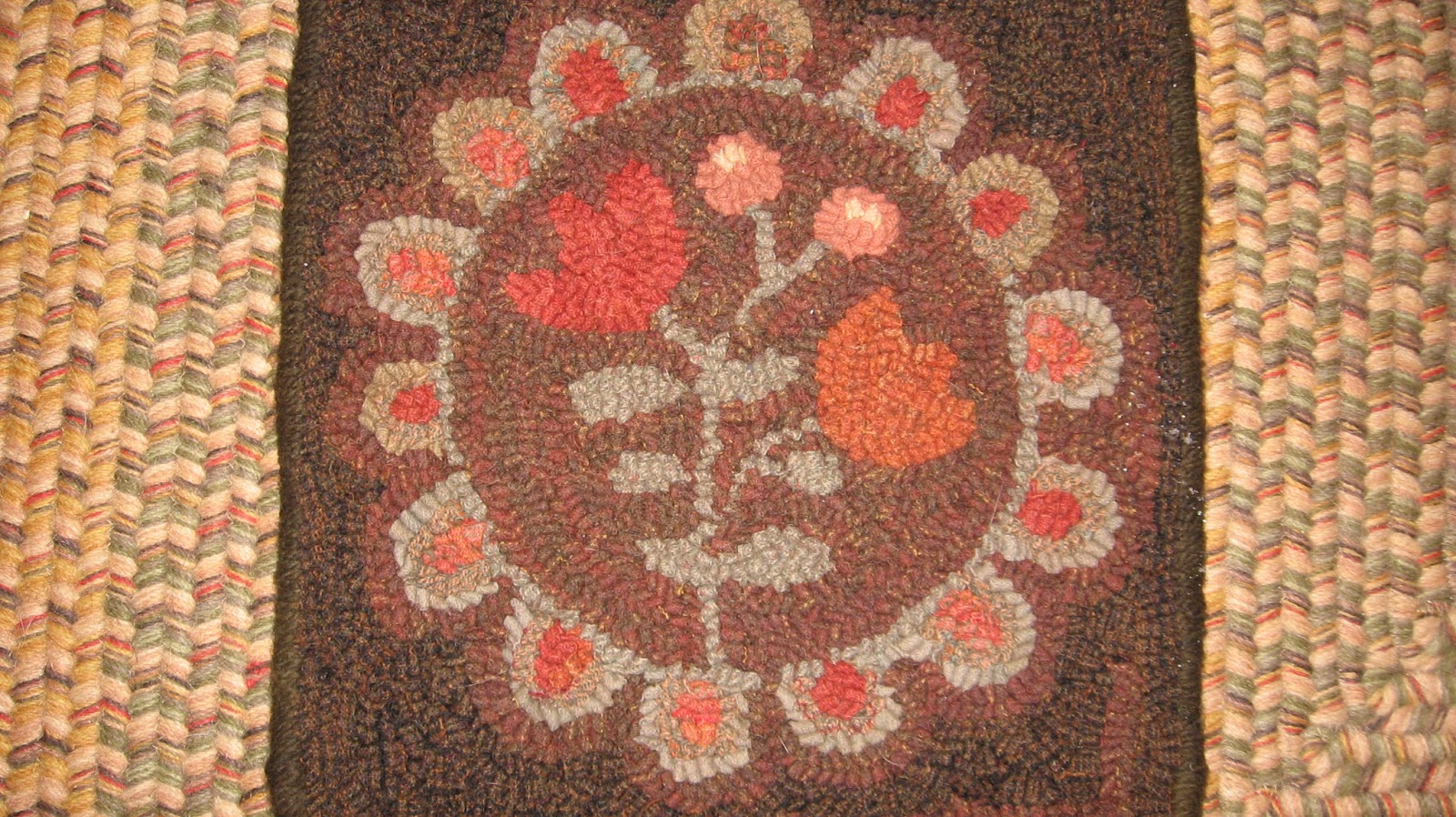 Country Freckles: RED BARN RUGS>>