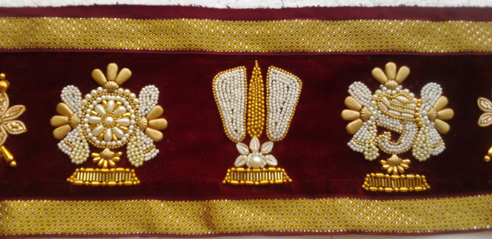 Crafti musings..: Pooja room Torana with Srivaishnava banner