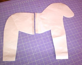Golden Lilly Crafts: Dala Horse Pattern and Tutorial