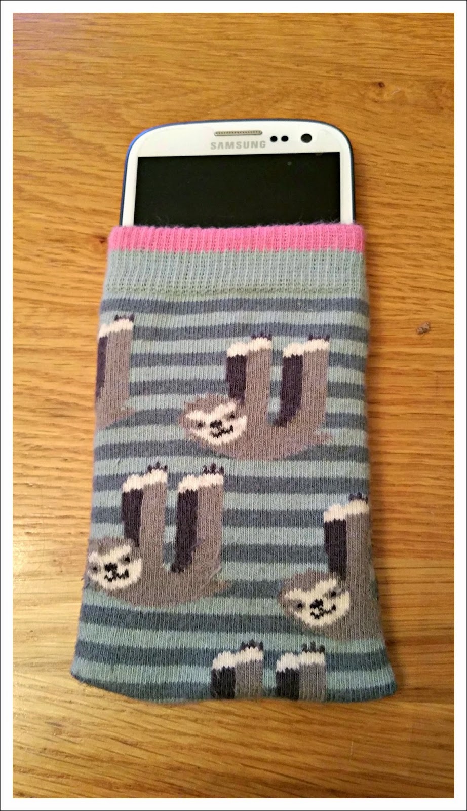 : The Craft Side of Me : Easy sock phone pouch.