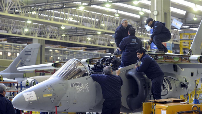 desarrollo defensa y tecnologia belica: Para evitar despidos, la fábrica estatal de aviones ...