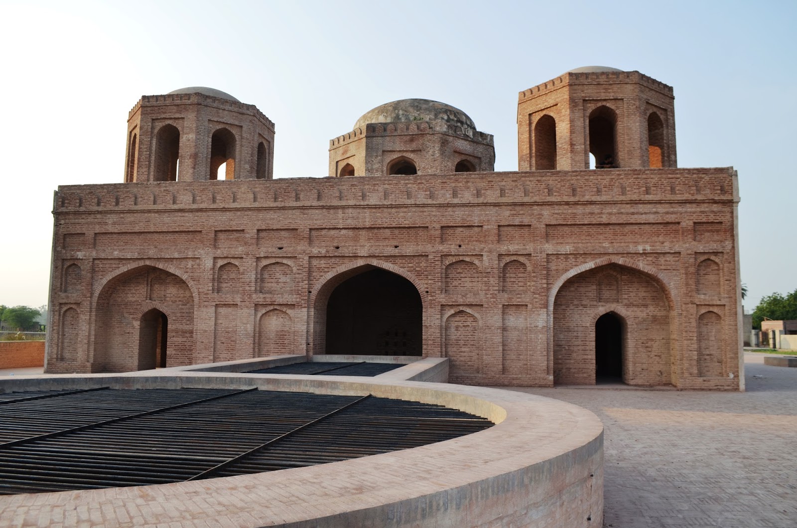 Pakistan Geotagging: 081 - Jandiala Sher Khan (An Old Baoli & A Mosque)
