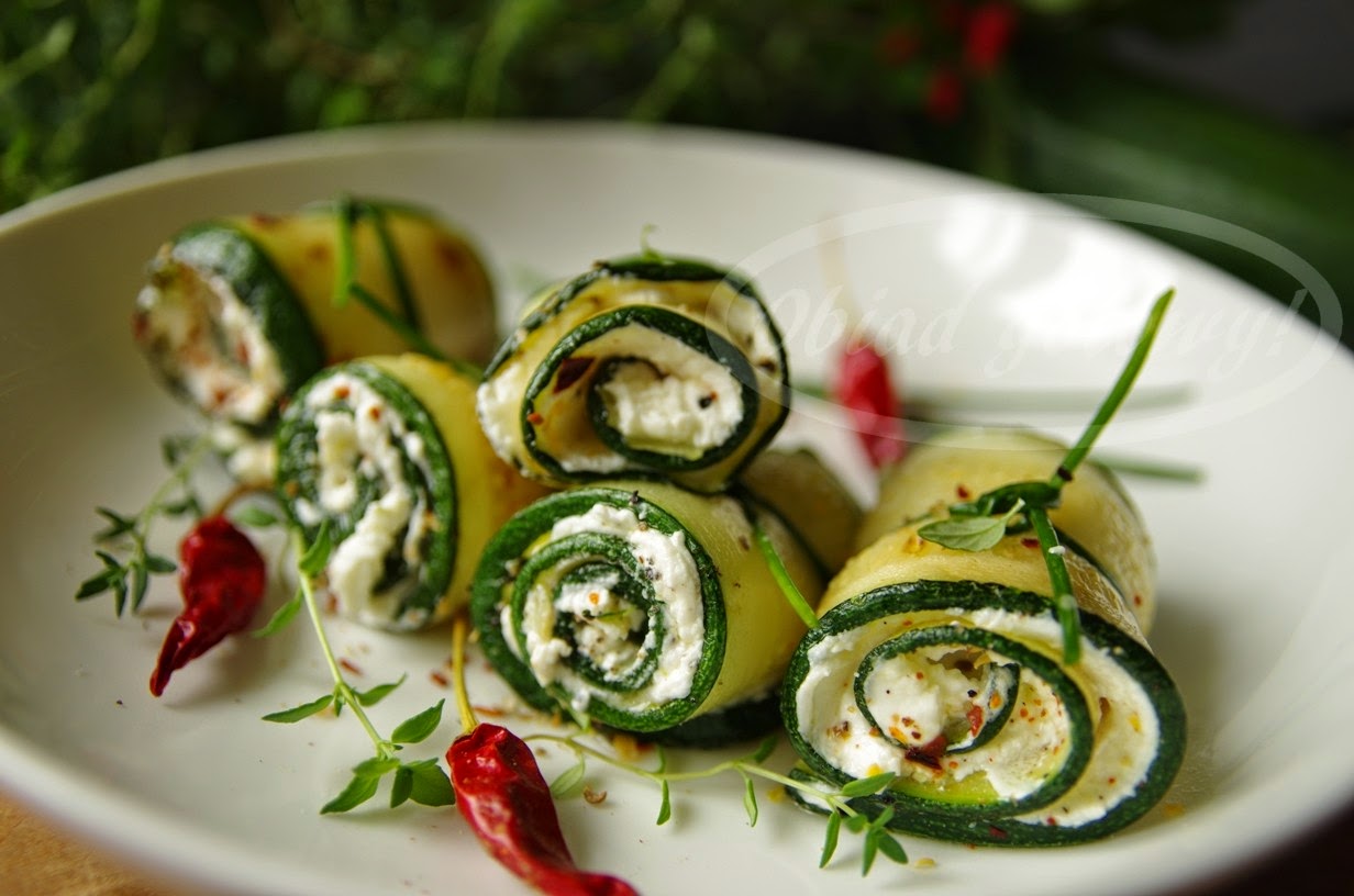 Obiad gotowy!: Roladki z cukinii z serkiem
