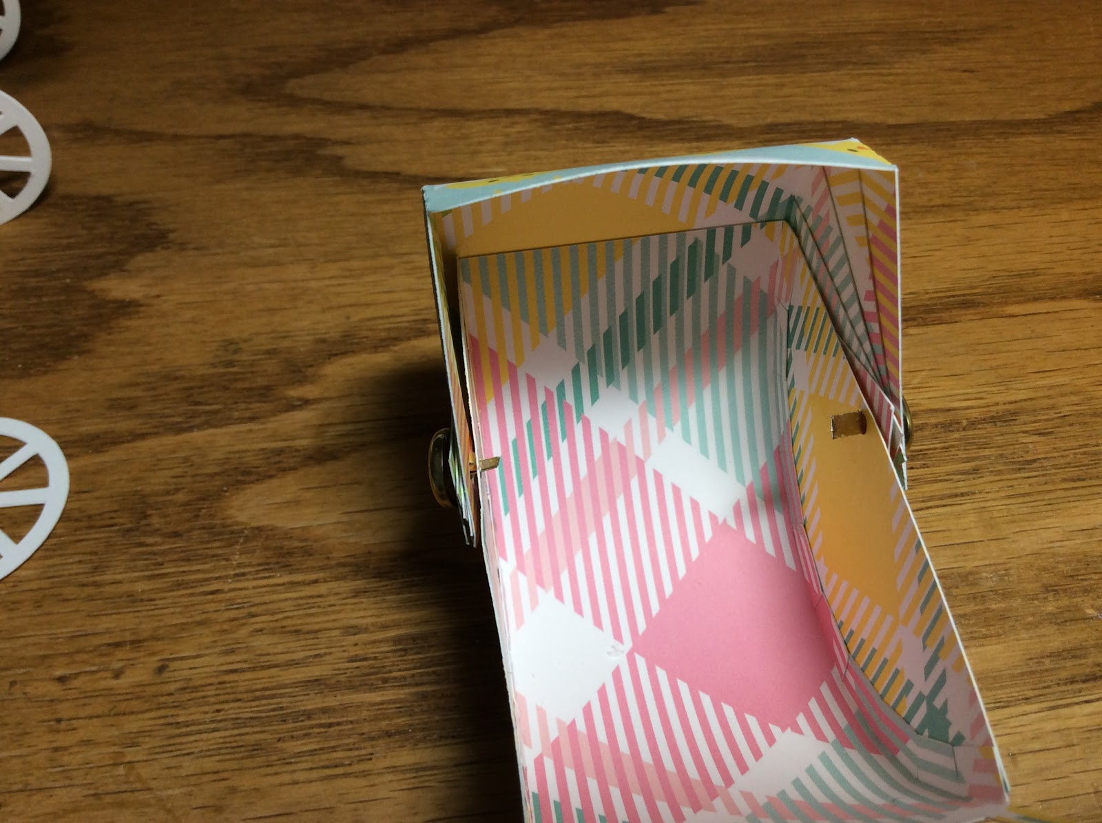 Papercrafts and other fun things: A Paper Baby Carriage For a Baby Shower