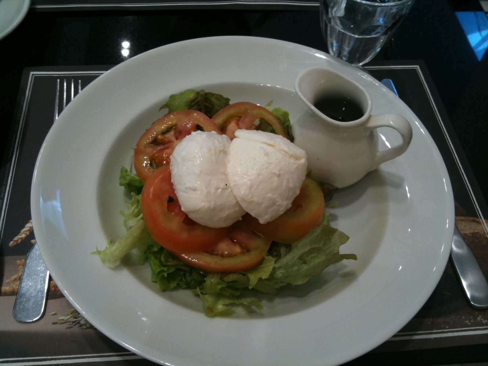 A Little Oryx in Qatar: Salad at Paul in Landmark Mall