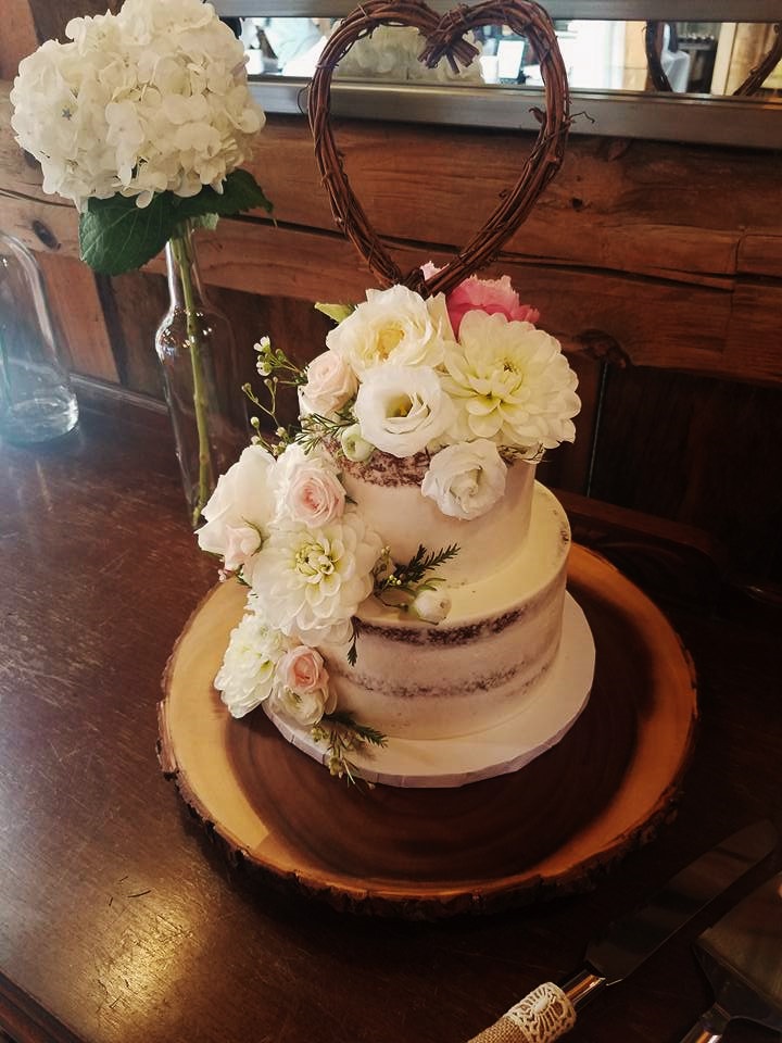 The Quaint Sanctuary: { Rustic Style Barn Wedding Venue & Ideas }