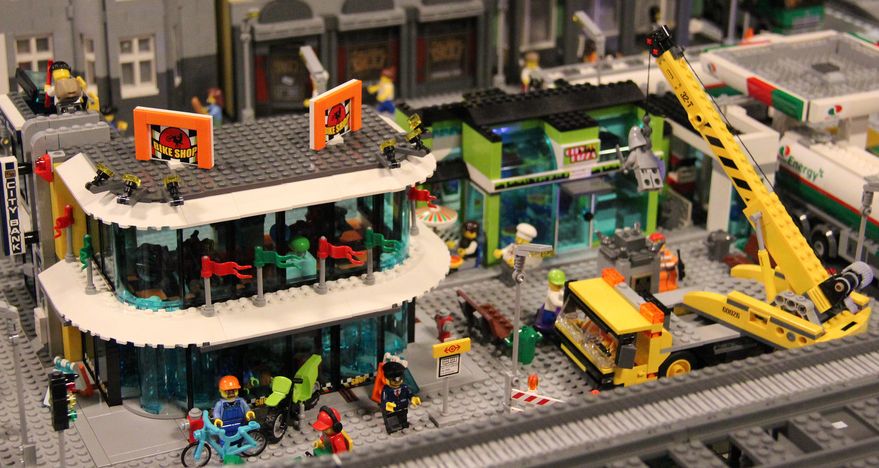 DeToyz: Lego 60026 Town Square