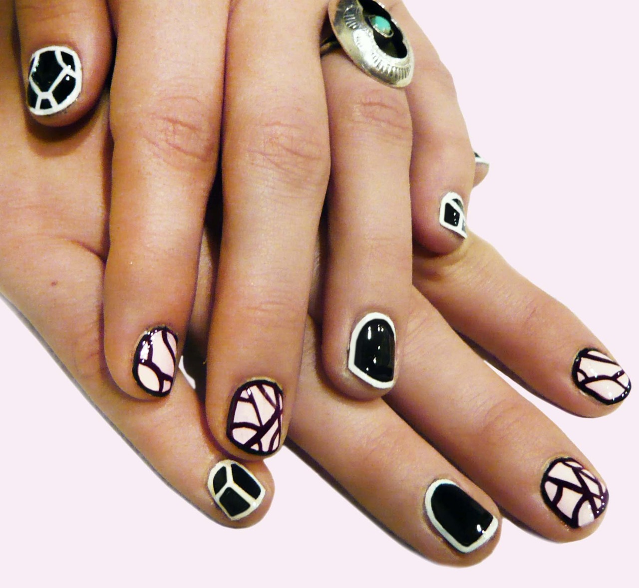 Bow Ties and Barrettes: Hot New Nail Trend: OUTLINE MANICURE
