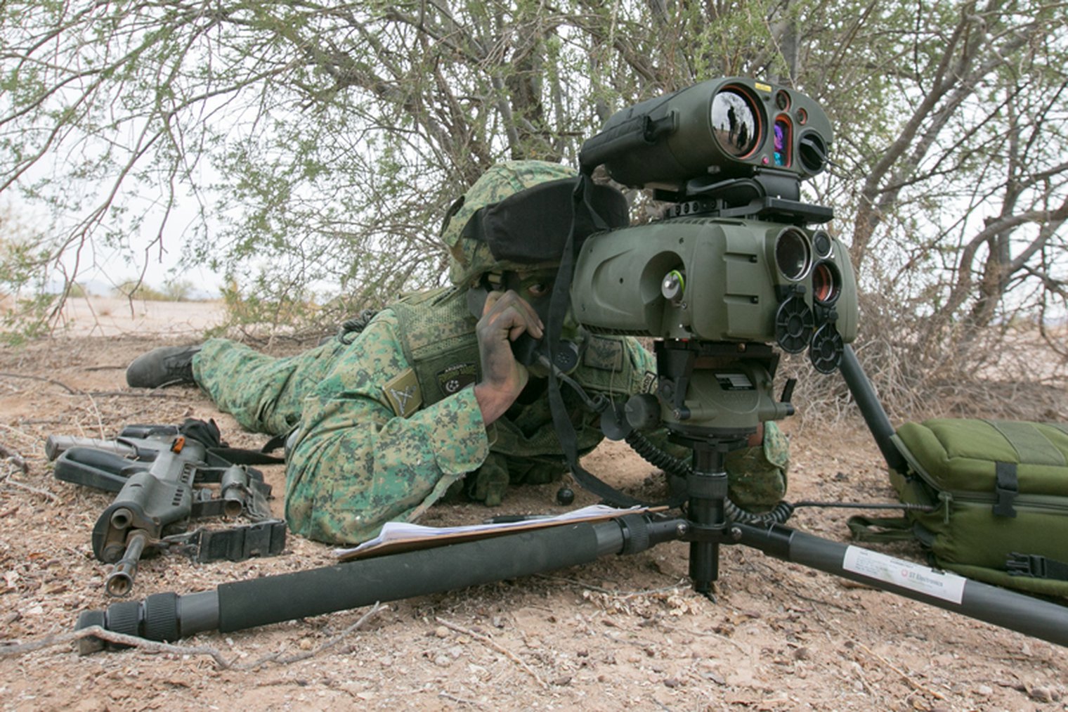 DEFENSE STUDIES: SAF Operates Target Acquisition Designation System ...