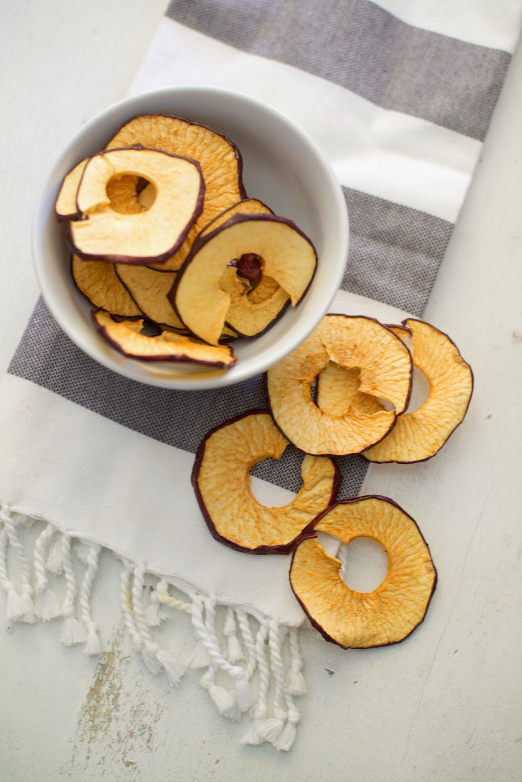 Domestic Fashionista: How To Make Dehydrated Apple Chips