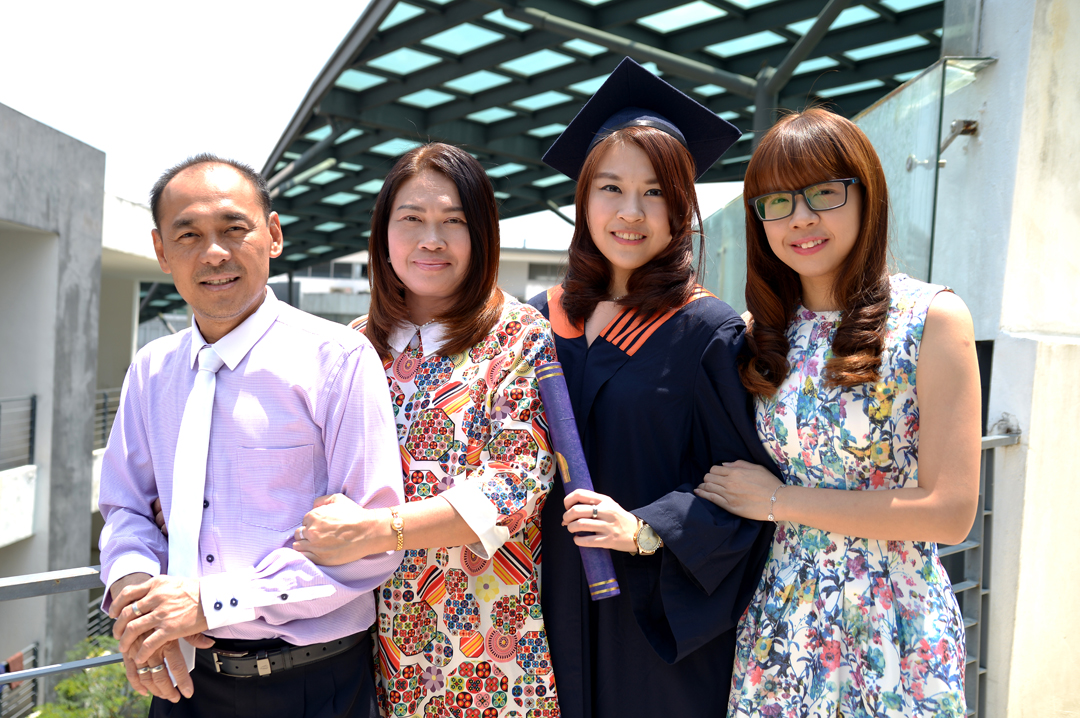 Flame Graduation Photography Studio: (61) Graduation Convocation Family ...