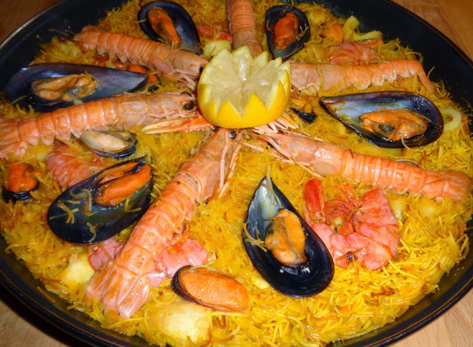 RECETAS DE MI MADRE Y MIAS: Fideos finos con marisco