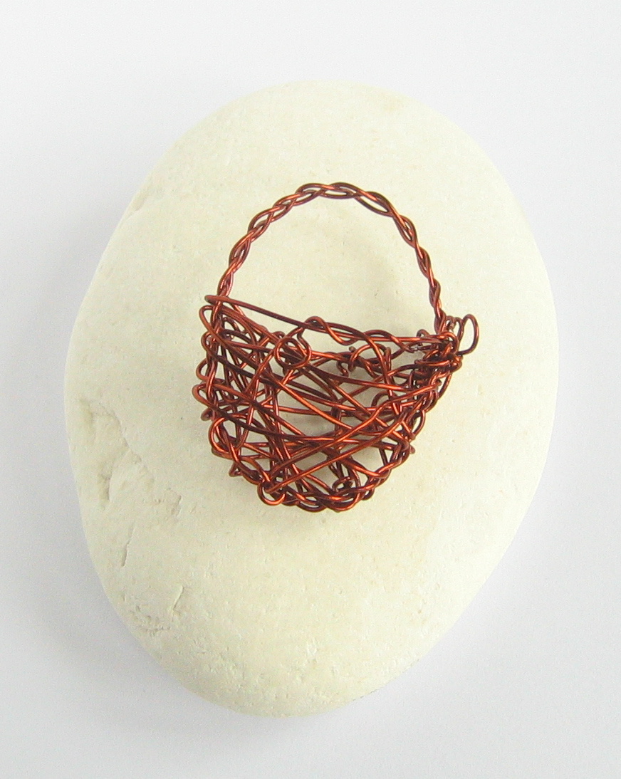 Art of Wire: Egg-shaped wire bag
