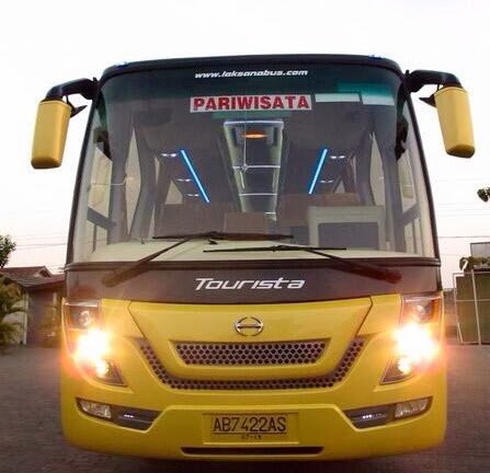 HINO sparepart: Yellow Hino Bus