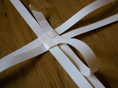 happy to make: How to make a star out of paper strips