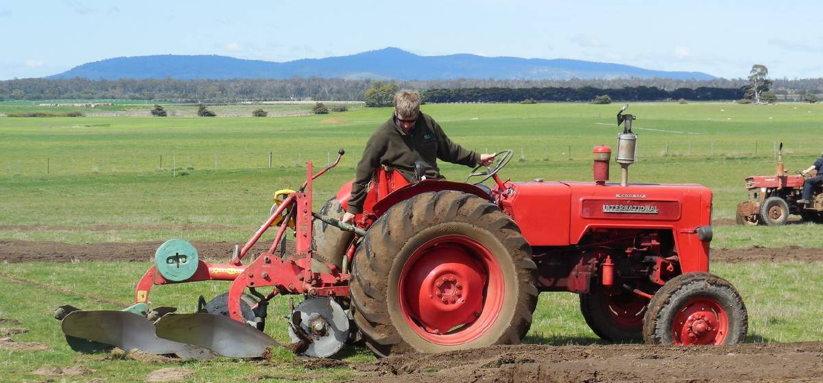 THE MACHINERY USE IN PADDY PLANTING: JENIS DAN FUNSI JENTERA PADI