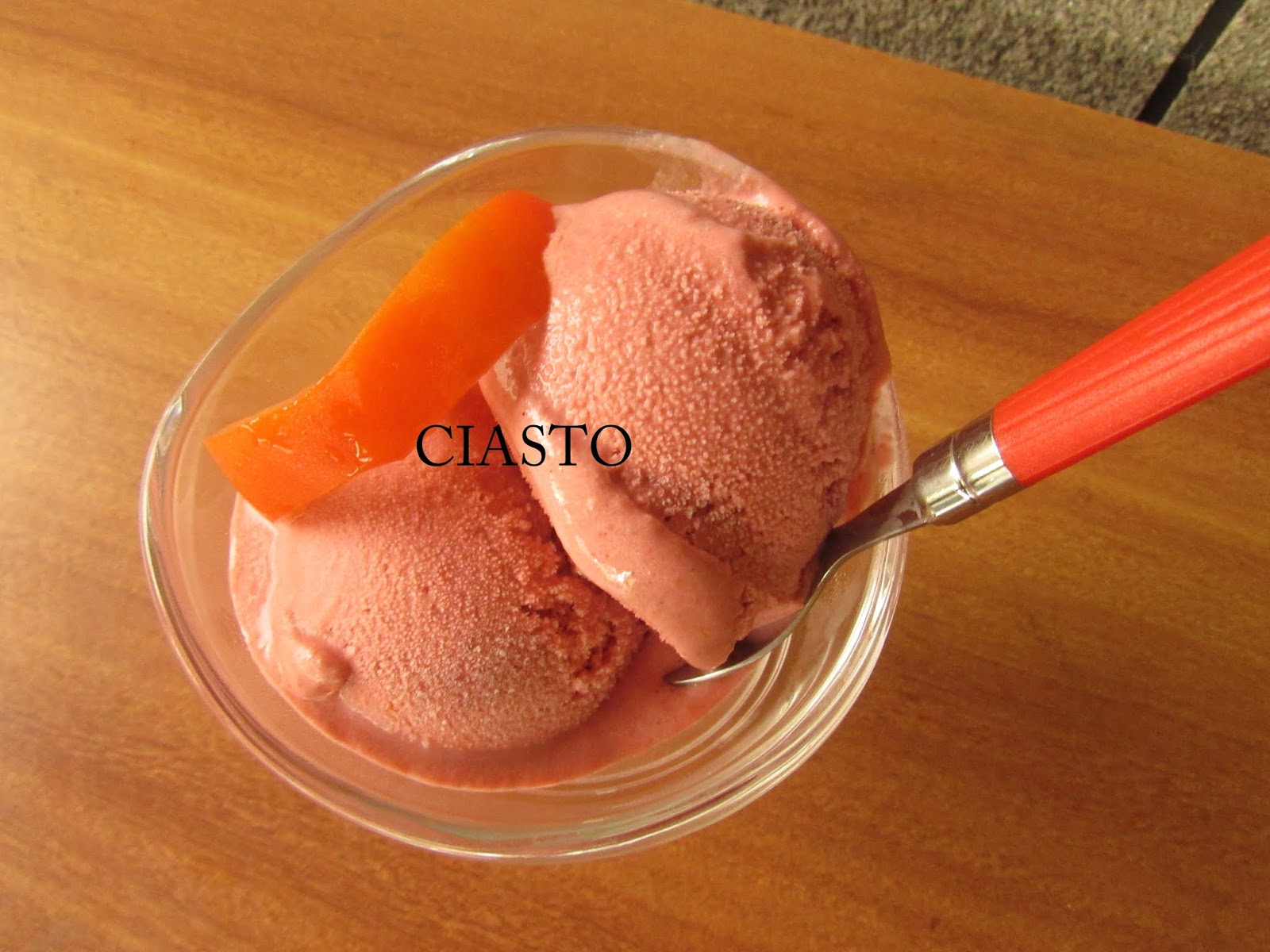 CIASTO : EGGLESS TOMATO DRY GINGER ICE CREAM