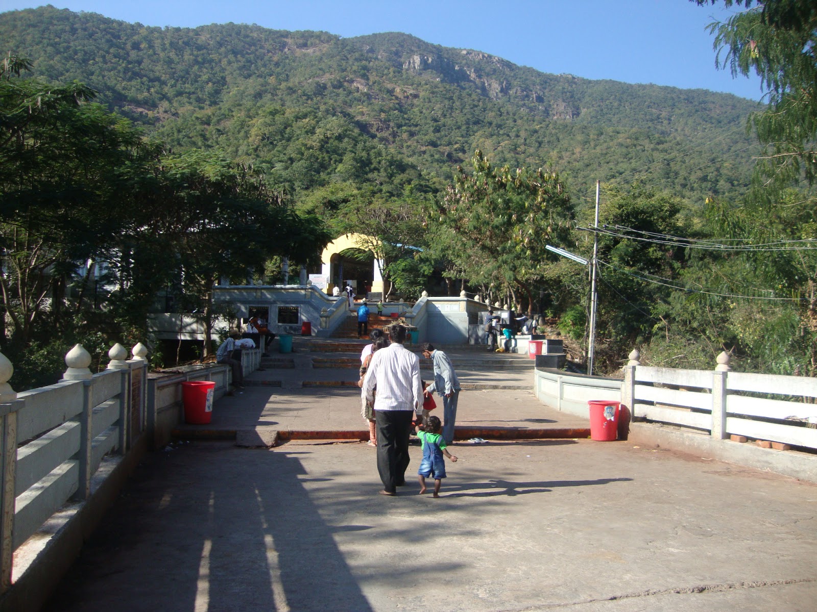 Sanjay Nagar Maruti,: Srivari Metlu.....Other foot way to Tirumala!!