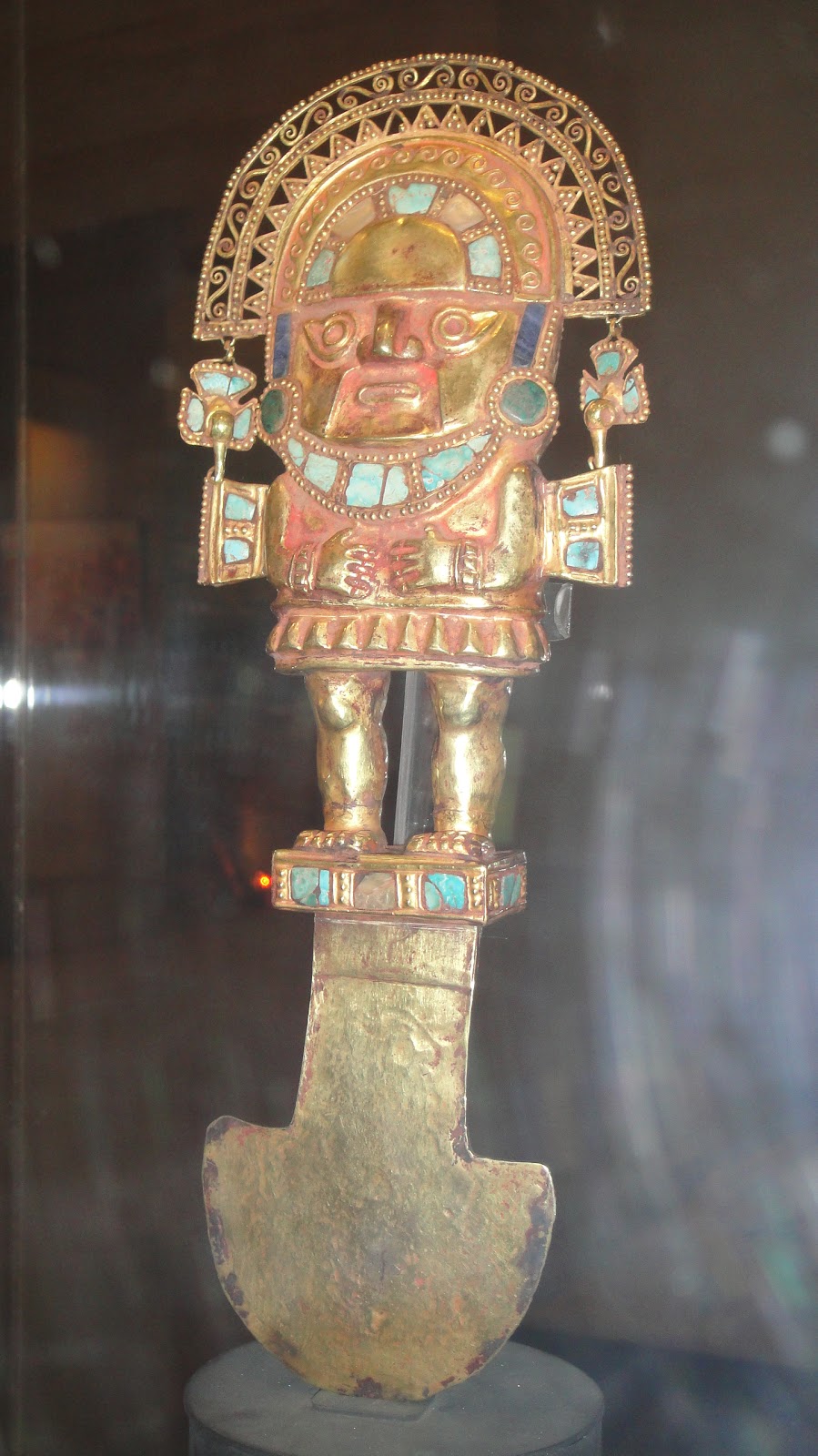 Trabajos de investigacion: EL TUMI DE ORO DE ILLIMO (LAMBAYEQUE, PERÚ)