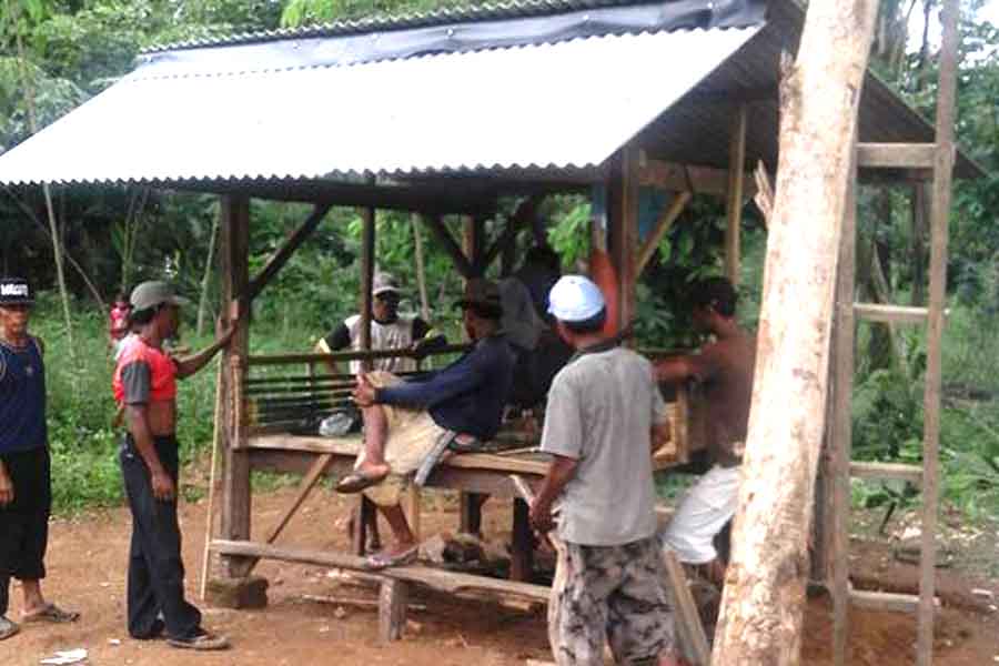 Tanjung Kesuma : Gotong Royong Membuat Pos Ronda Sebagai Wujud ...