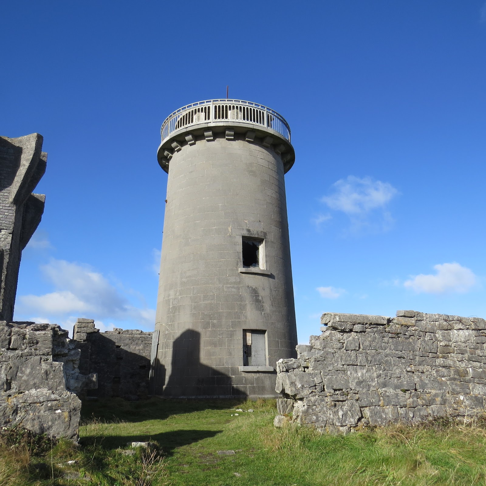 Pete's Irish Lighthouses: Inis Mor (Dun Oghil) Light
