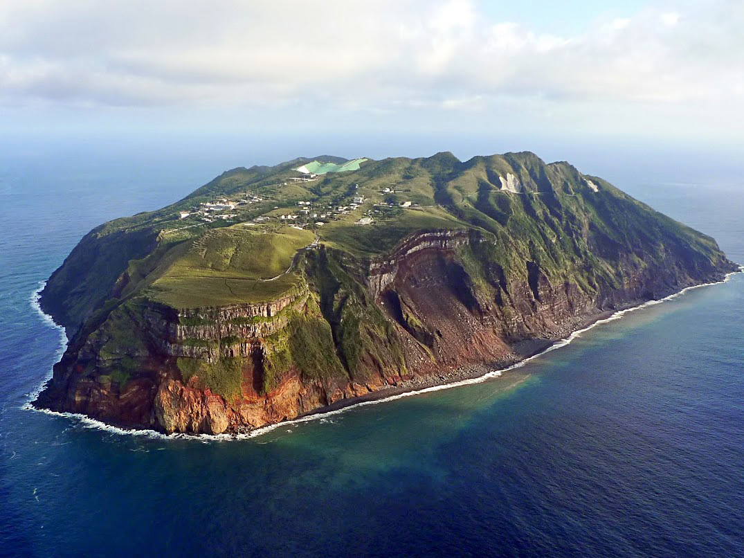 Aislado en este planeta: Aogashima, un capricho de la naturaleza.