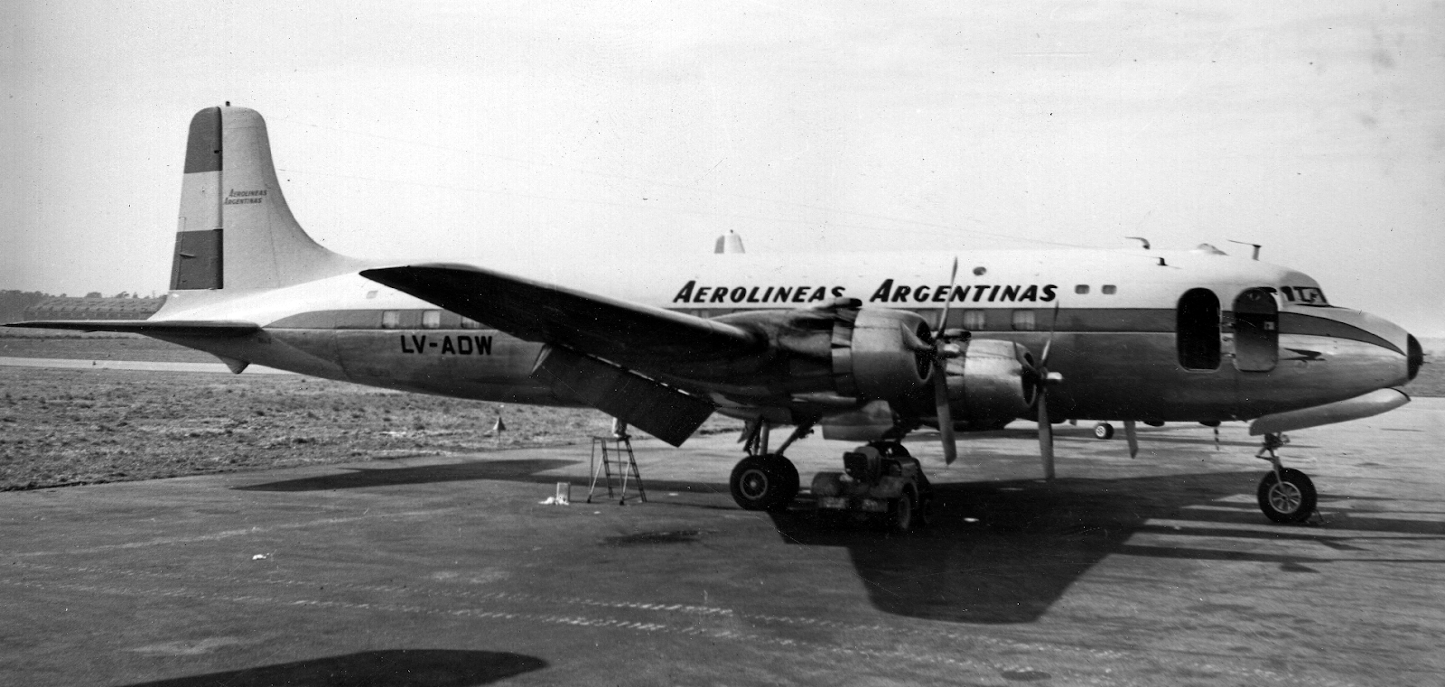 Historias Individuales: LV-ADW, Douglas DC-6 c/n 43136/137