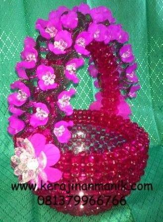 Kerajinan Manik dan Bunga Akrilik Jakarta: keranjang Aqua dan wadah permen