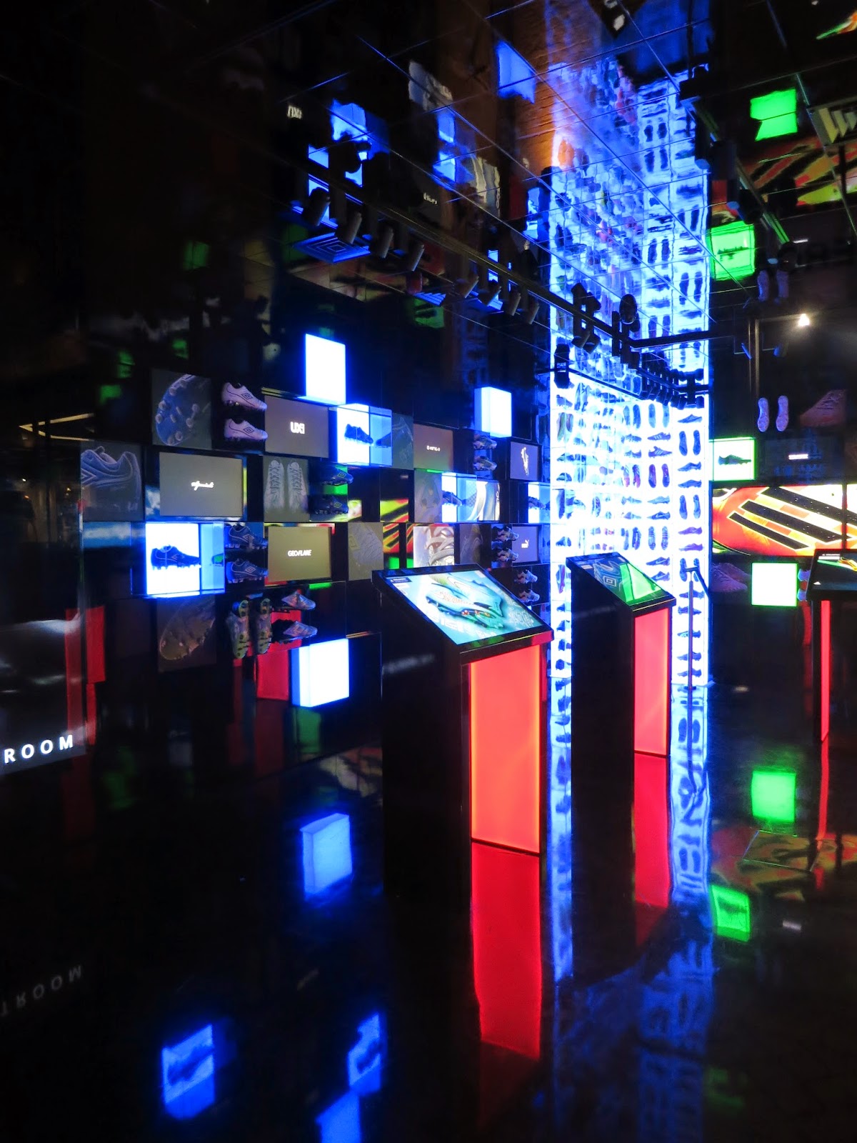 RetailStoreWindows.com: Pro-Direct, London