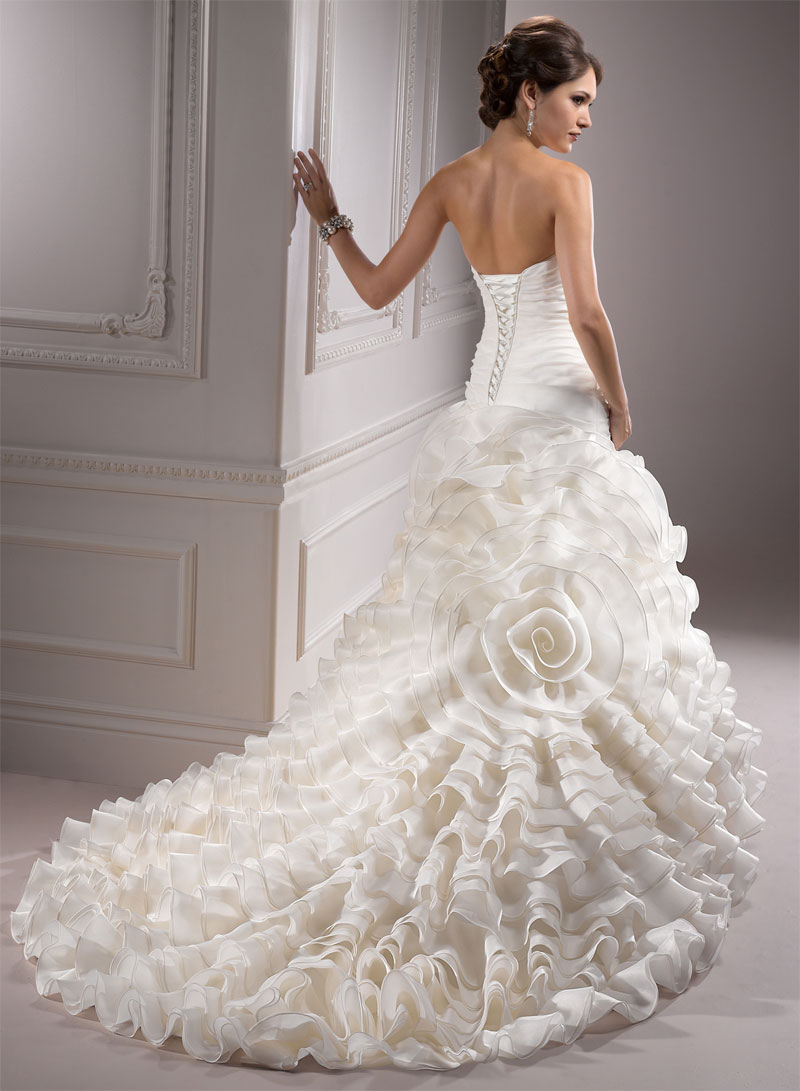 Beautiful Bridal Gowns & Wedding Dresses For Girls
