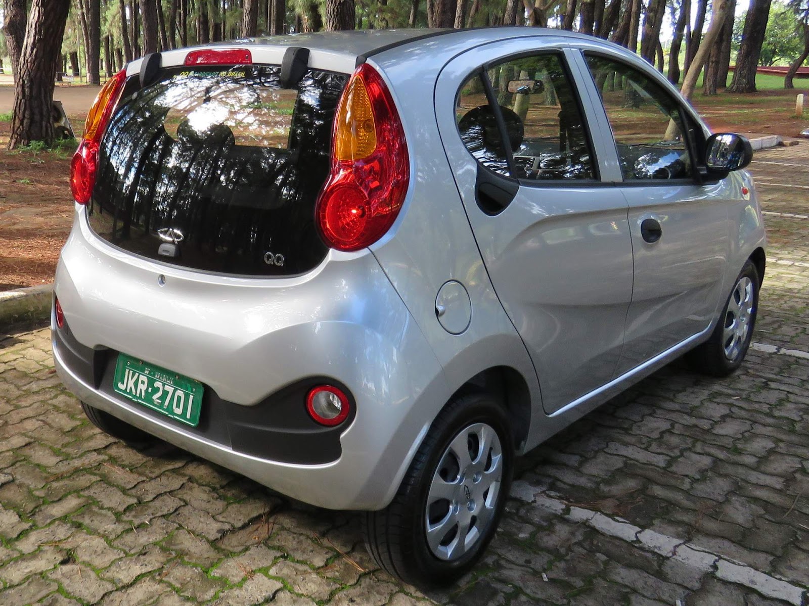 Chery QQ 2017: teste do carro mais barato do Brasil - vídeo