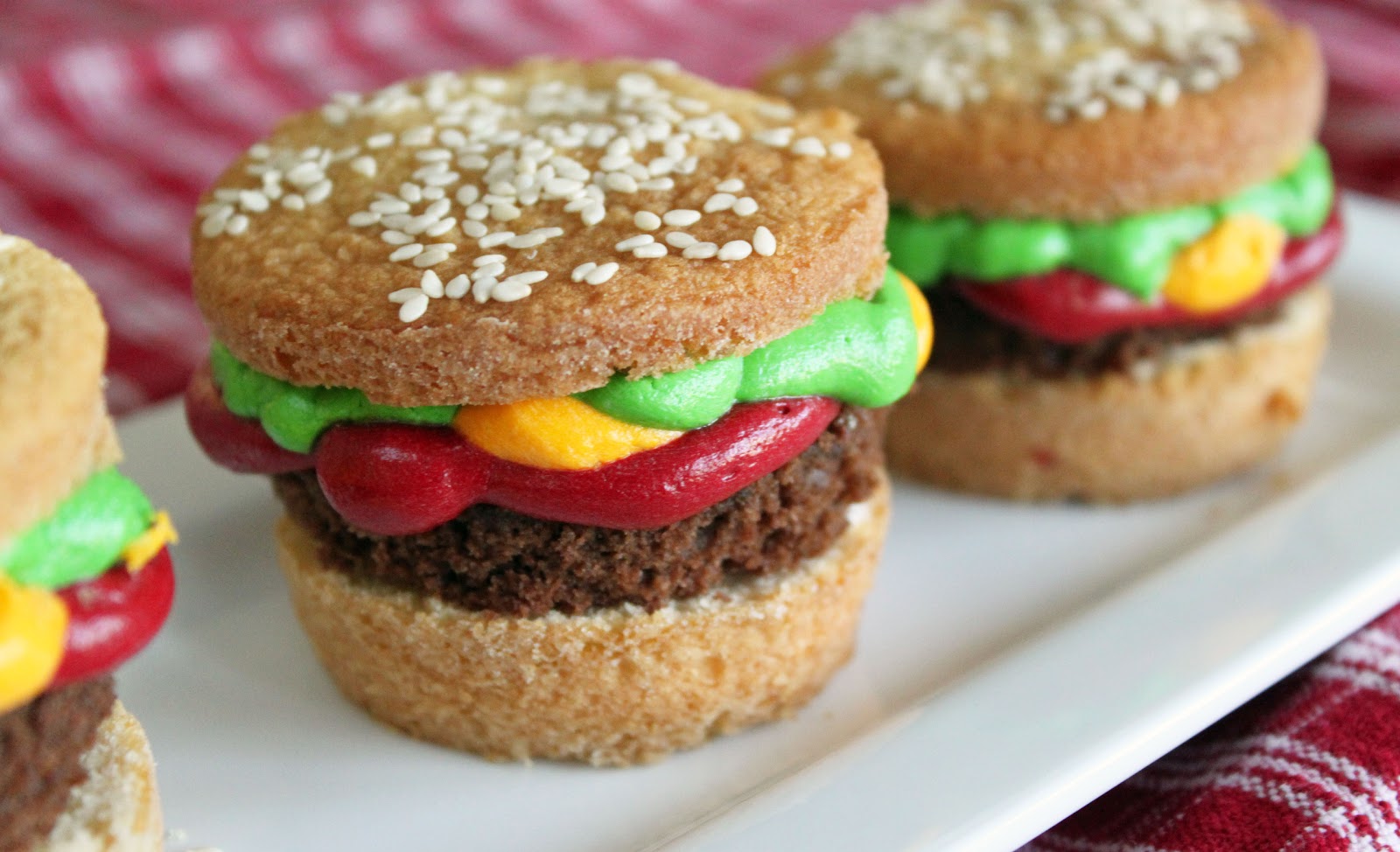Mimi's Kitchen: Hamburger Cupcakes