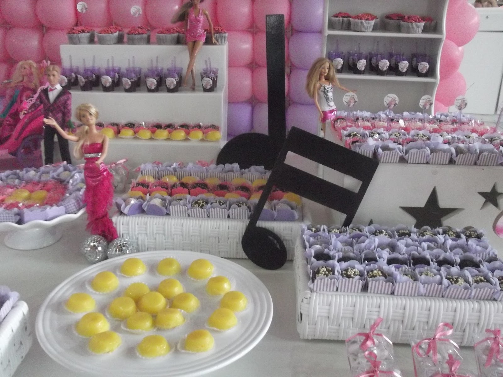 Fm Buffet: Barbie Pop Star