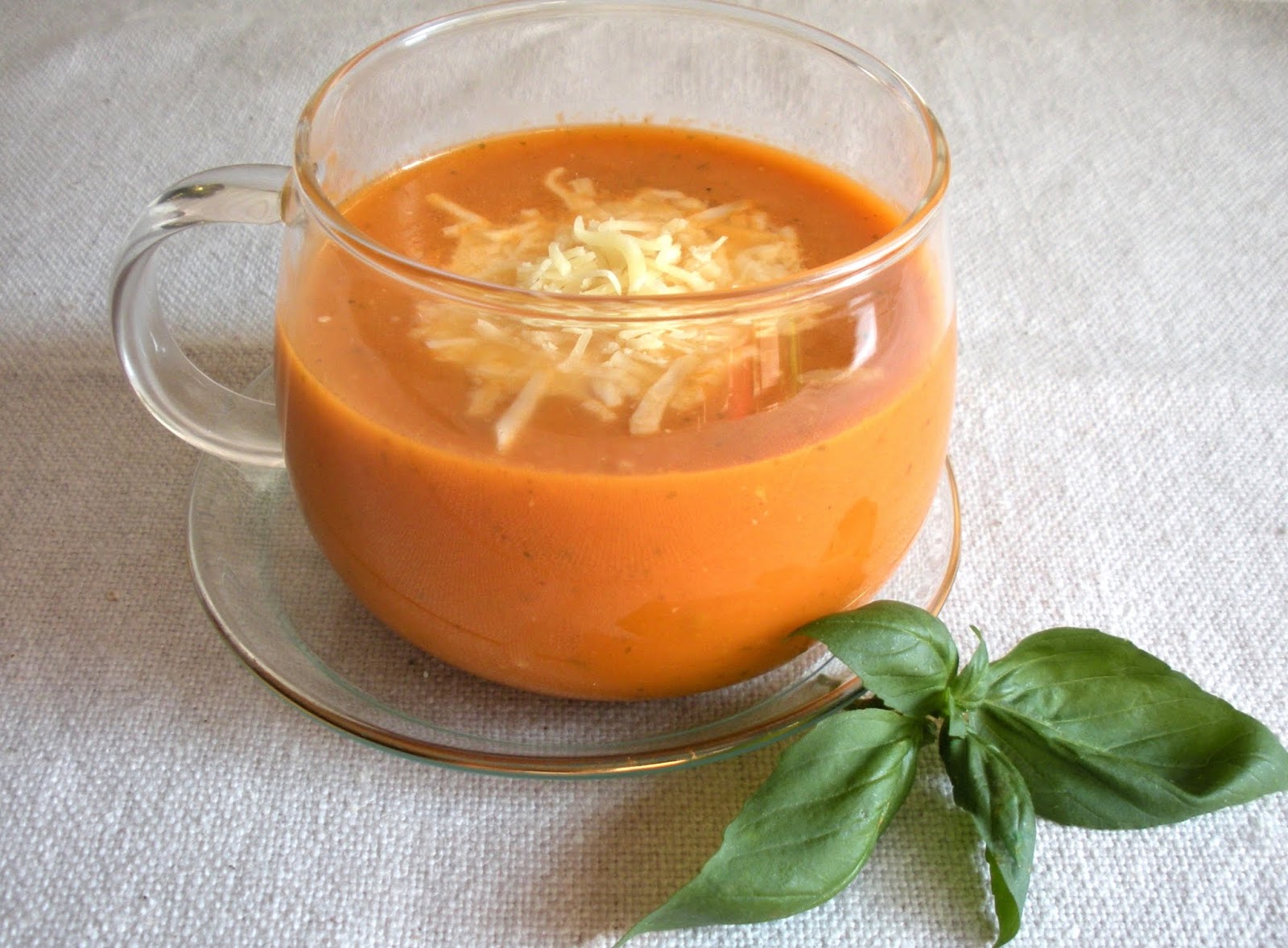 Aquí se cocina: Sopa de tomate con albahaca