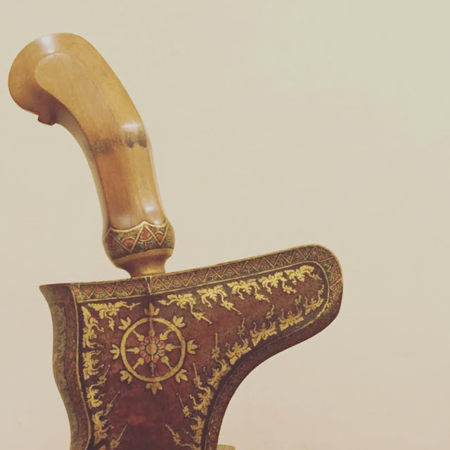 LAMBANG CAKRA DALAM HIASAN KERIS