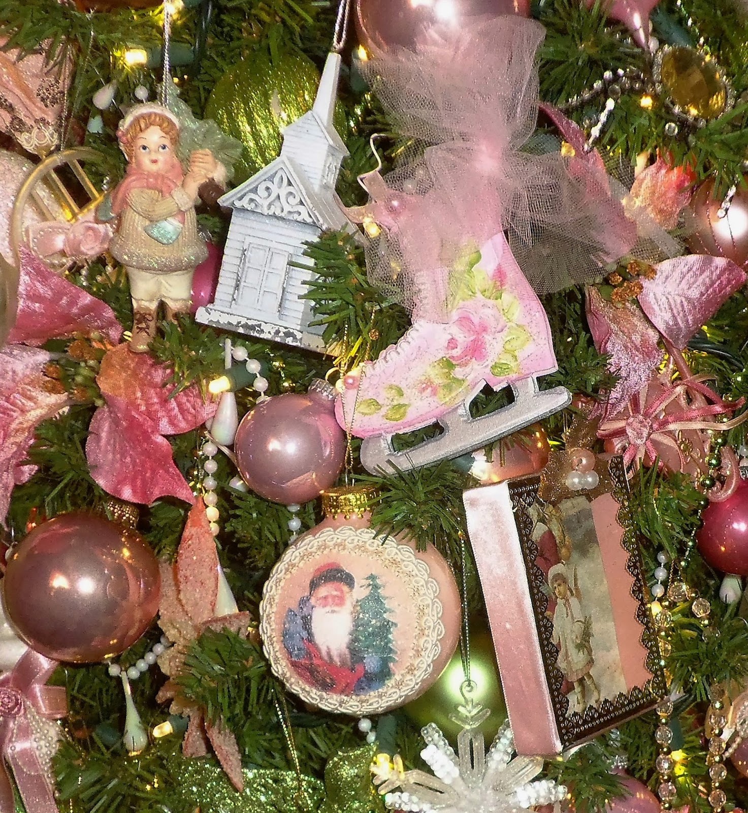A DEBBIE-DABBLE CHRISTMAS: Craft Room Tree, Christmas Home Tour 2016