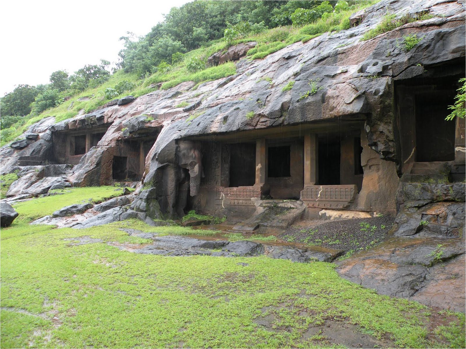 पाऊलवाटा: Talgad fort and Kuda- Mandad caves