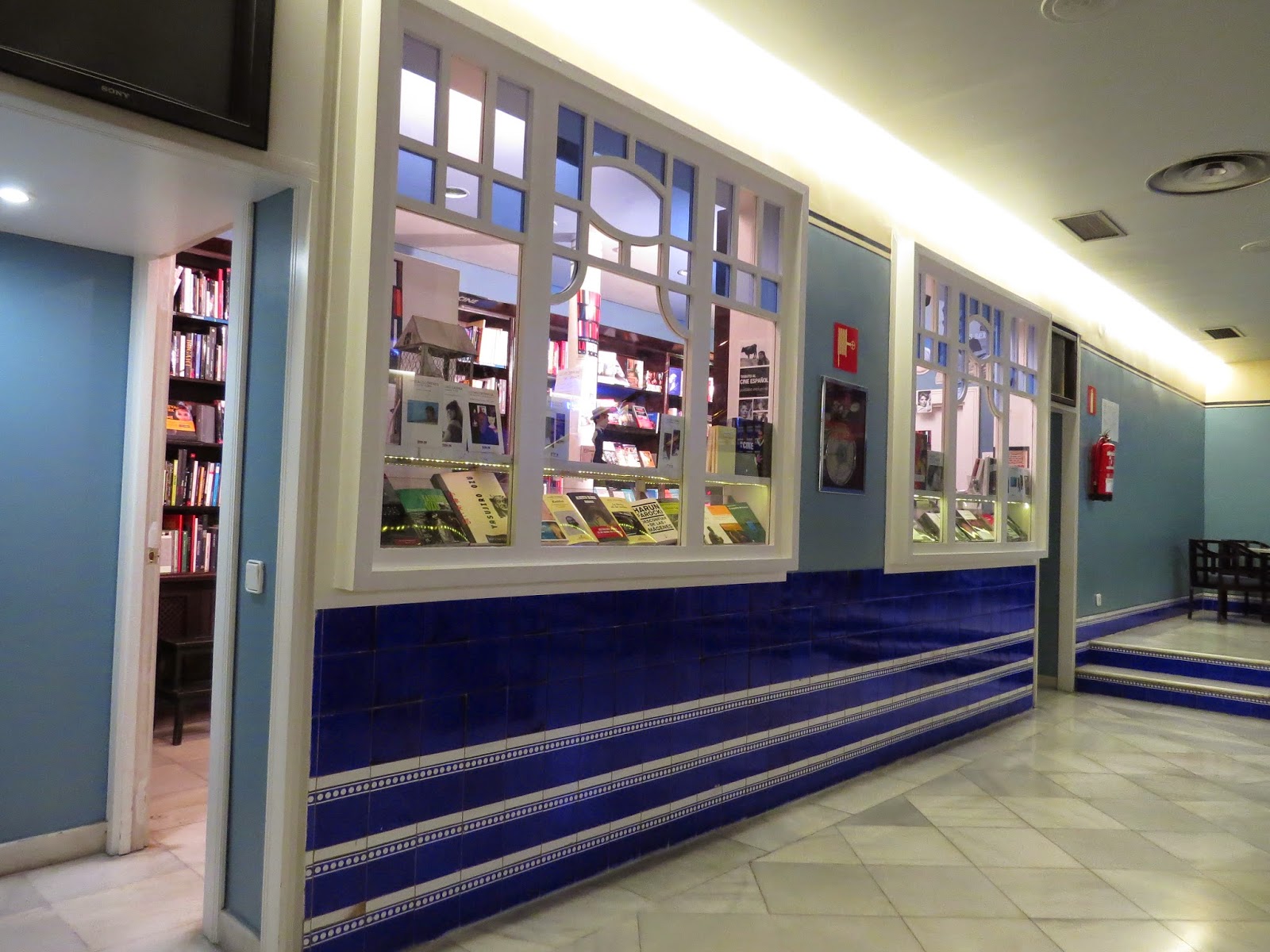 El Acorazado Cinéfilo - Le Cuirassé Cinéphile: "LA BUENA VIDA" LIBRERÍA ...