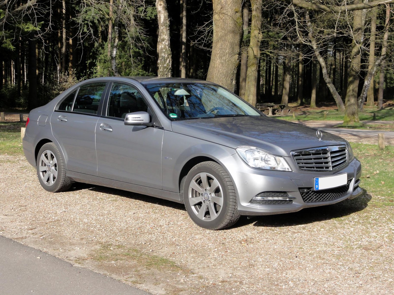Guitigefilmpjes: Mercedes Benz C-class W204 Facelift comparison