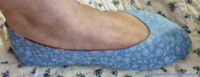 Quilting Buttercup: How to make fabric ballerina slippers