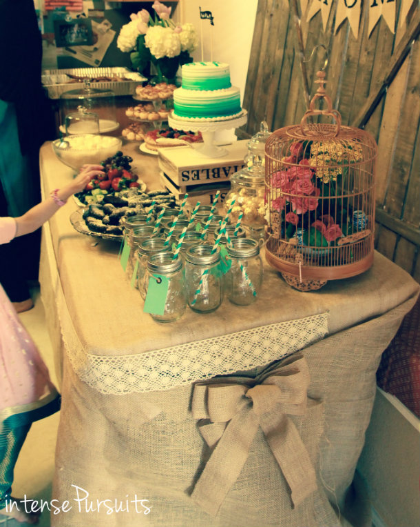 DIY: vintage chic graduation decor