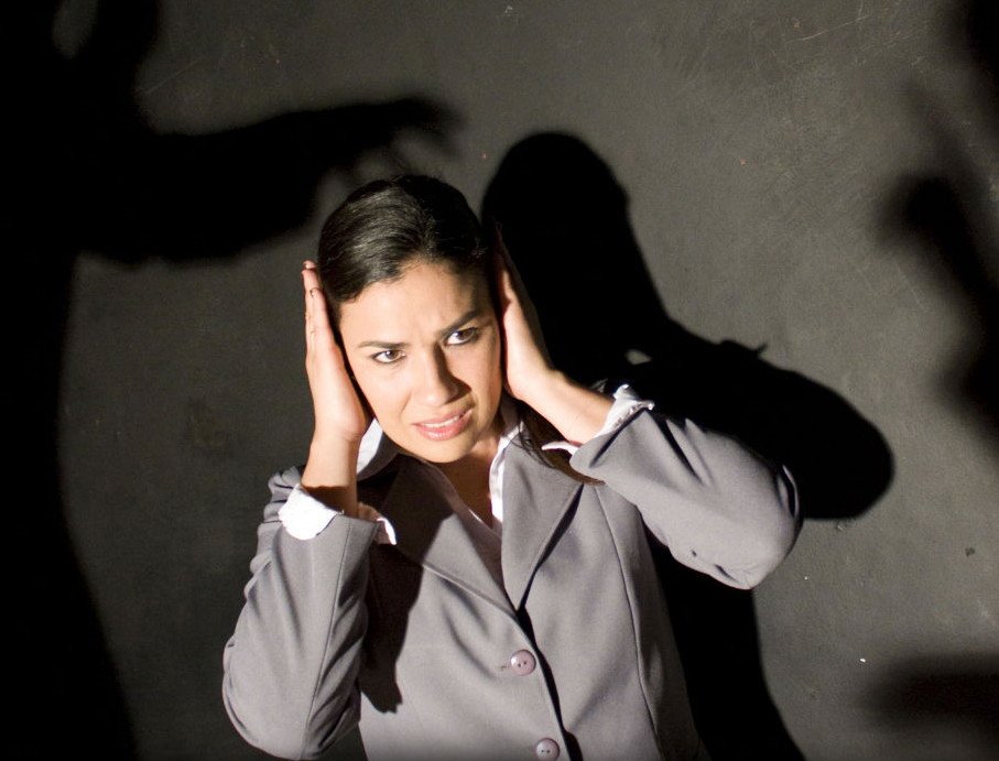 OFICIO CRÍTICO: Crítica: TÚ NO ENTIENDES NADA