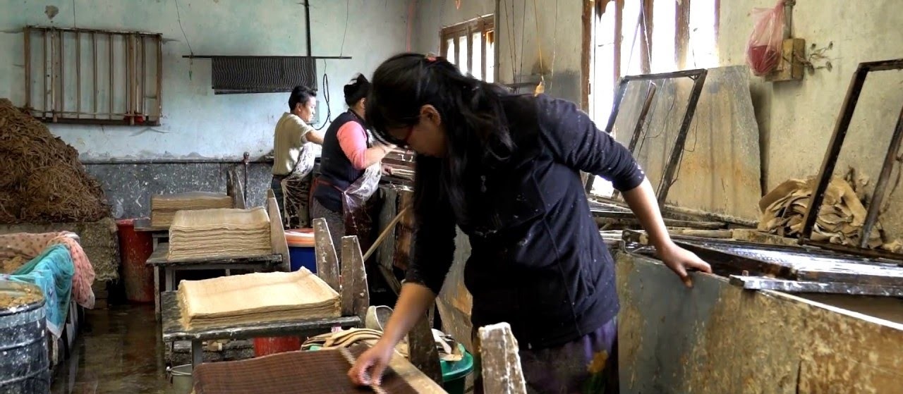 craftnews by Neelam AS: De-zo : The handmade paper art Bhutan