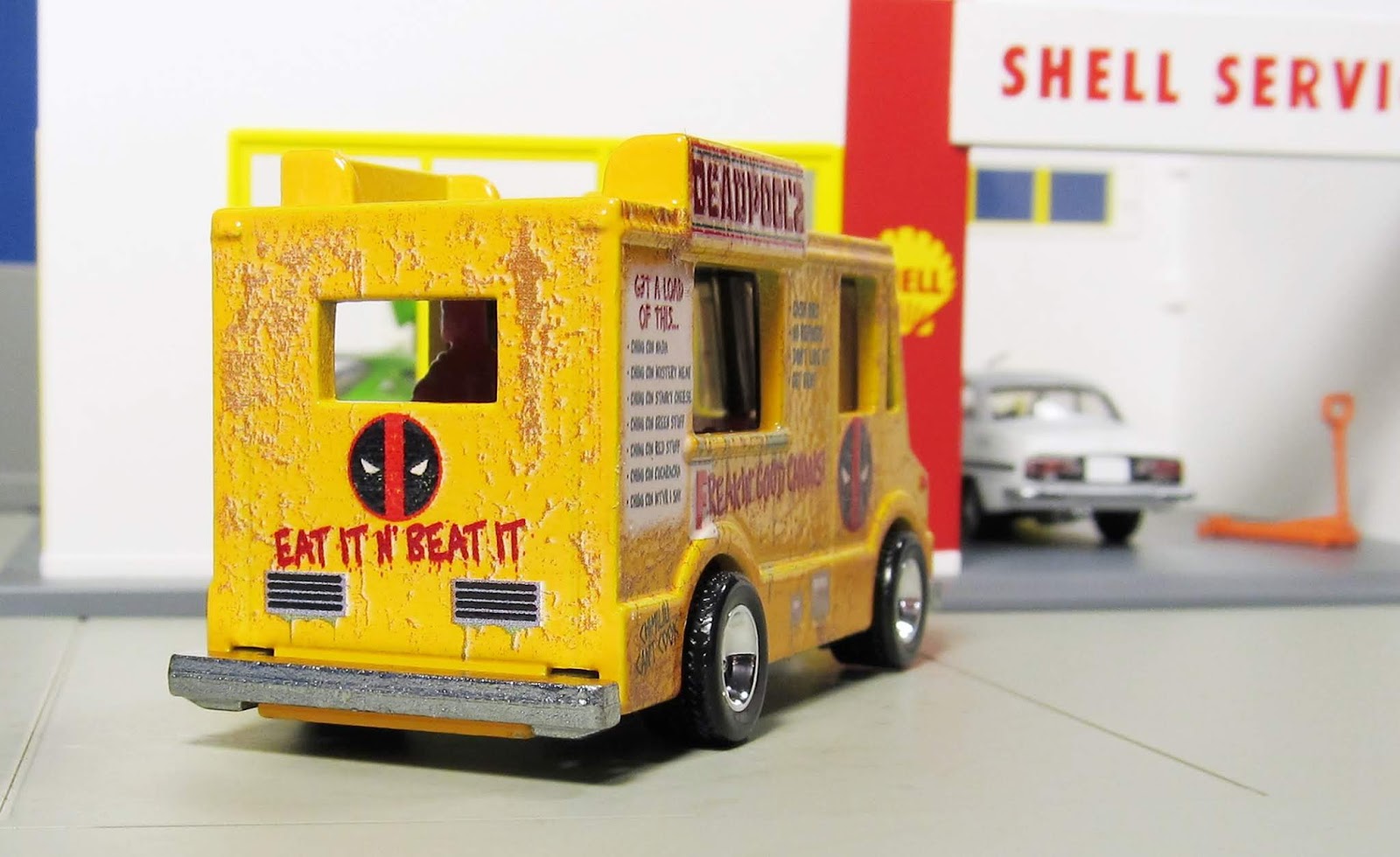 Hot Wheels Retro Entertainment Deadpool Chimichanga Truck