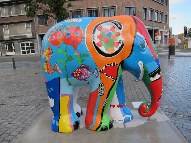 an american in belgië : Olifant Parade